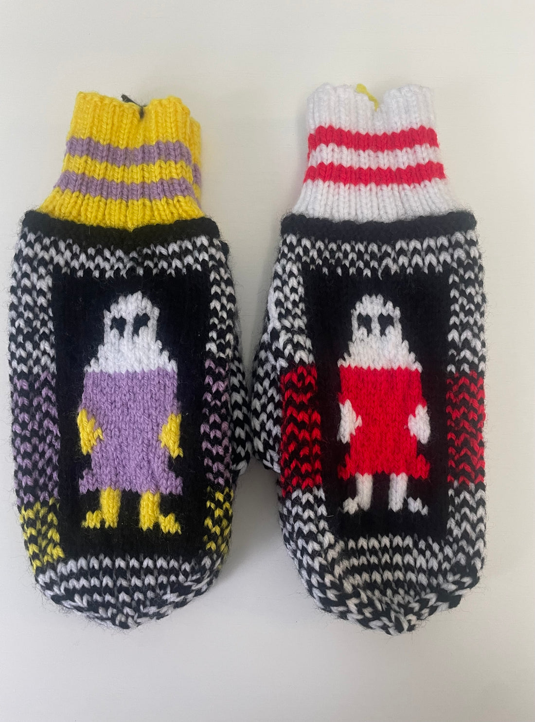 Hand Knitted Ladies Mummer Mittens – Skipper Joe's Souvenirs